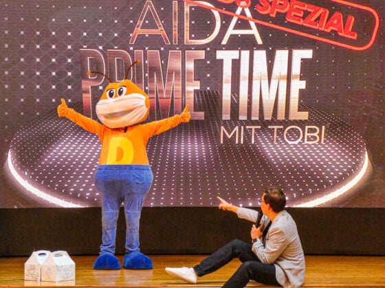 Sicher auf AIDA-Familienkreuzfahrt: Auch Dodo trägt Maske | Crucero