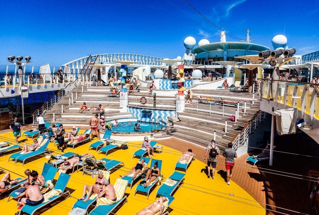 Sicher auf AIDA-Familienkreuzfahrt: Auch Dodo trägt Maske | Crucero