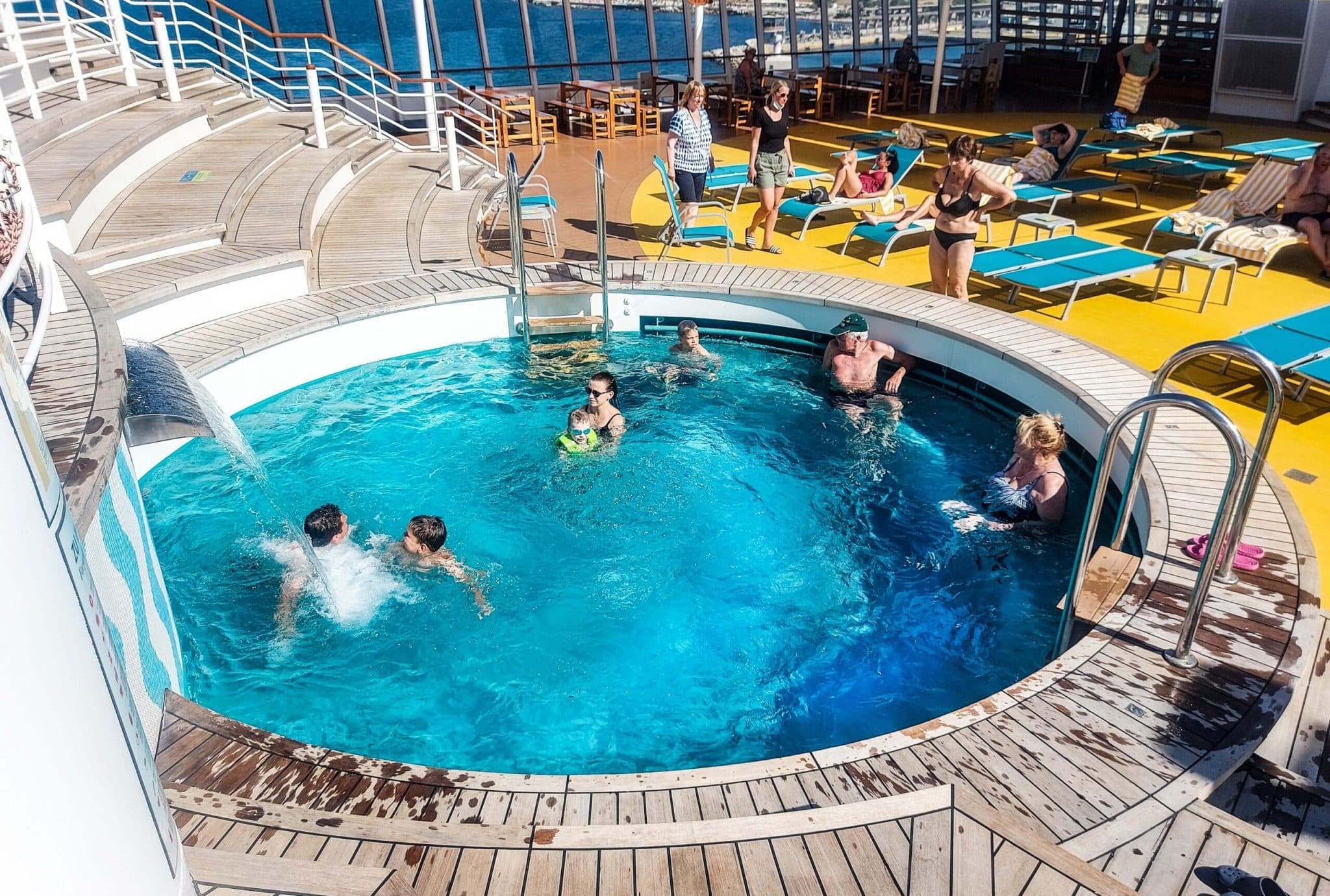 Sicher auf AIDA-Familienkreuzfahrt: Auch Dodo trägt Maske | Crucero